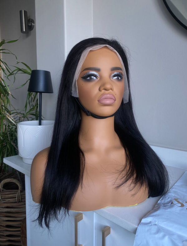 Luxe Straight Wig – Full Frontal – Wigs & Co